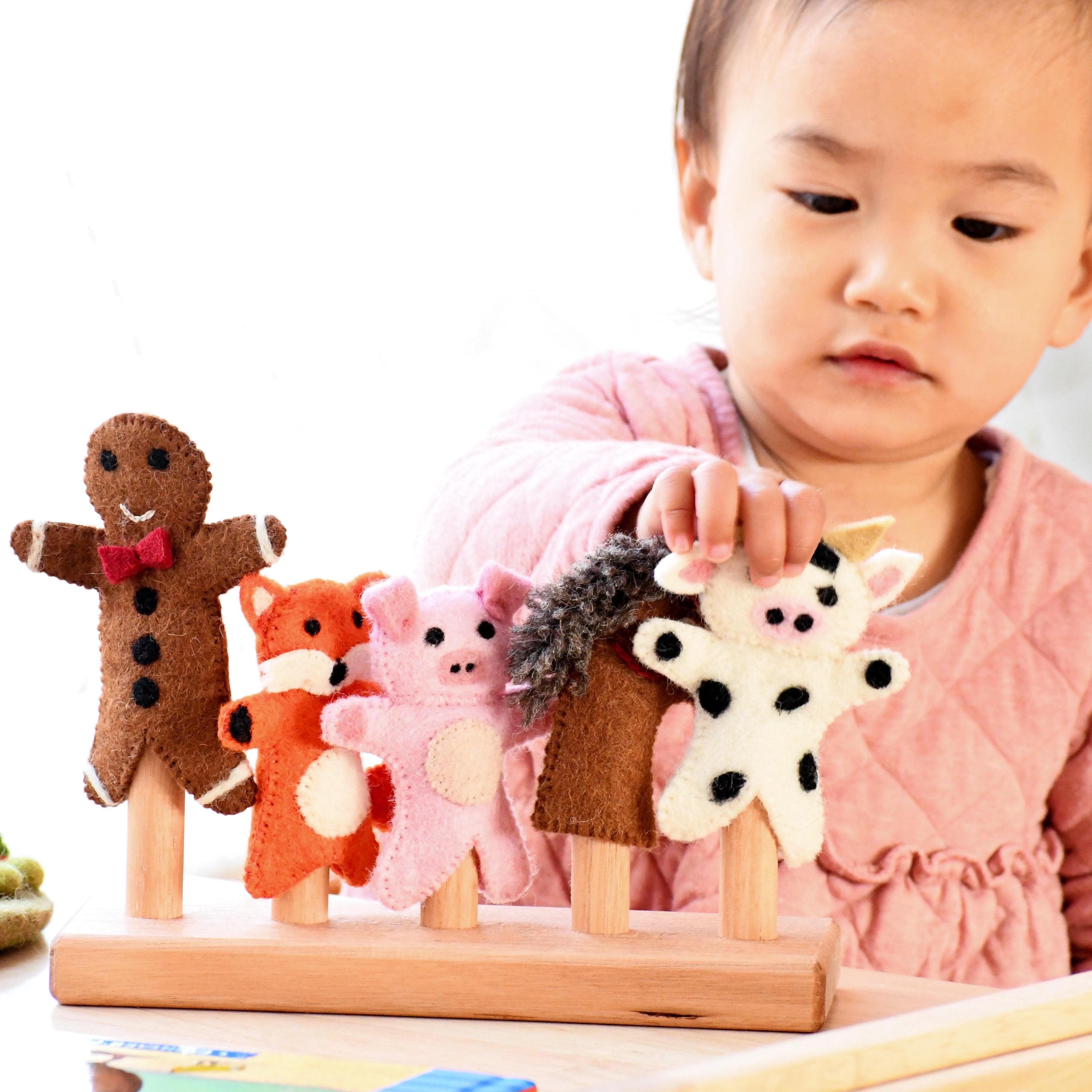 Gingerbread Man Story, Finger Puppet Set | Tara Treasures