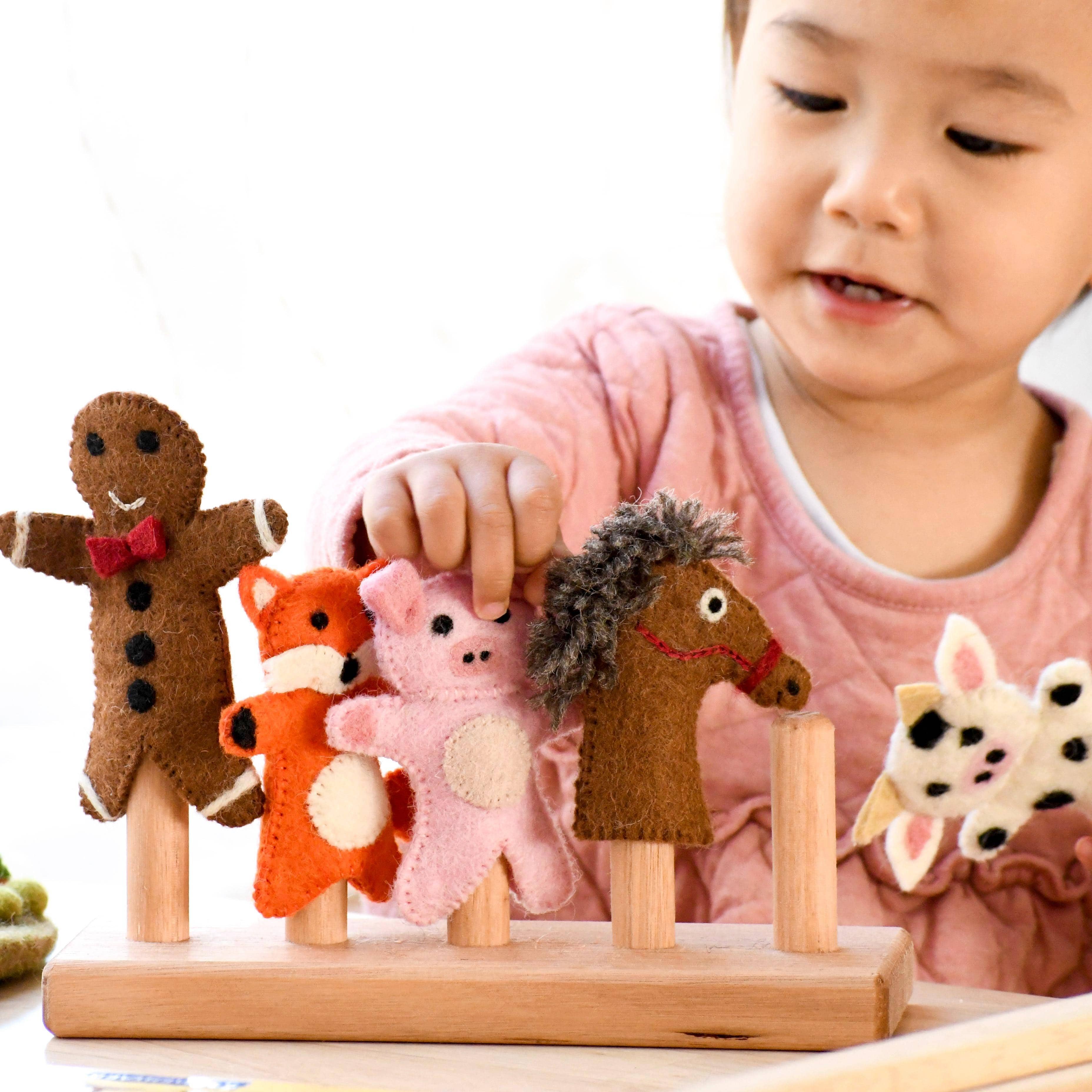 Gingerbread Man Story, Finger Puppet Set | Tara Treasures